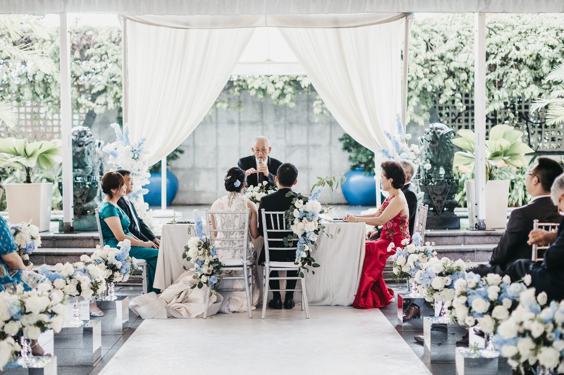 Intimate Blue & White Wedding at Jade Restaurant of The Fullerton Hotel ...